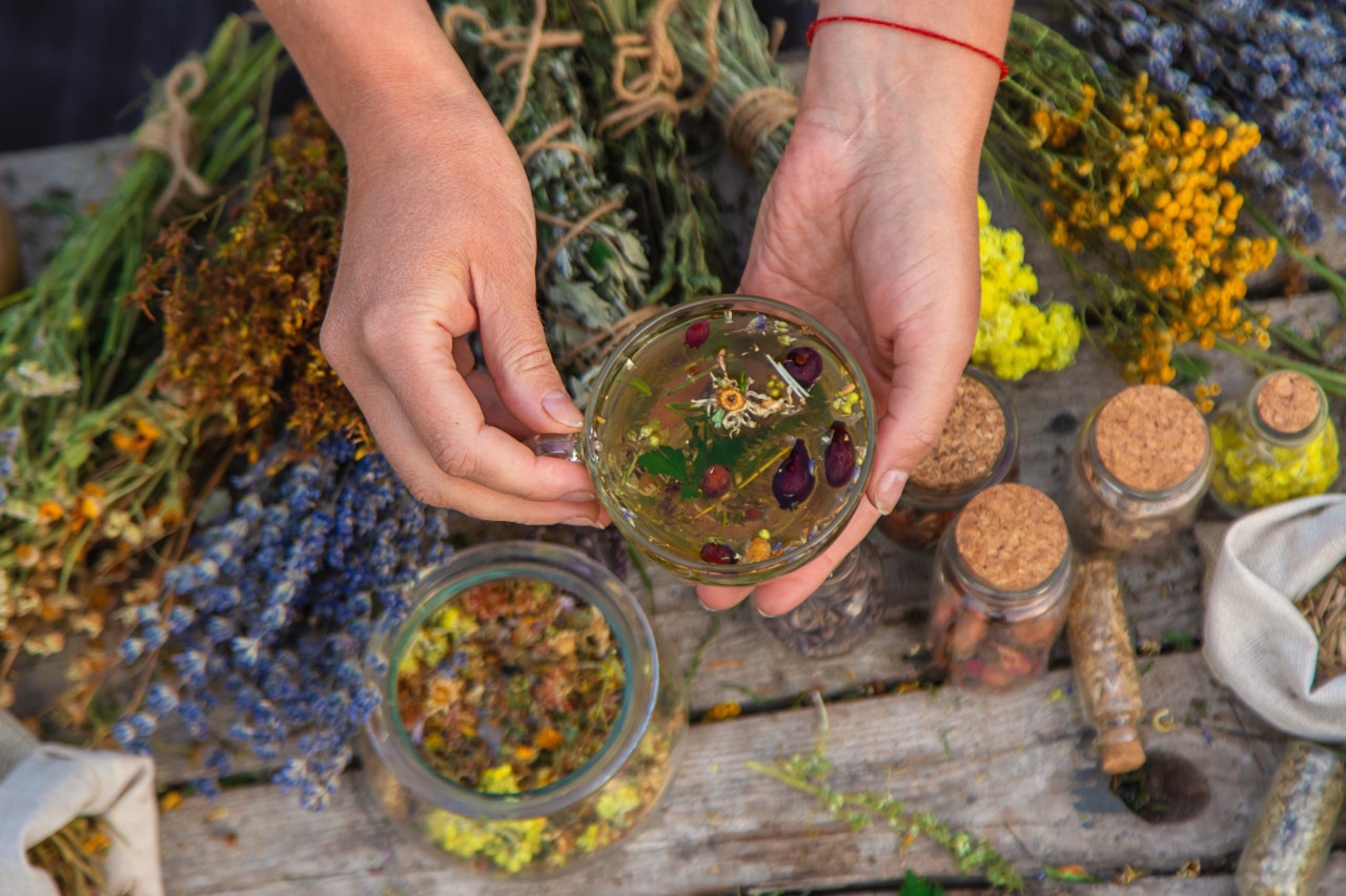 Czy ziołowe napary pomagają spalać tłuszcz?